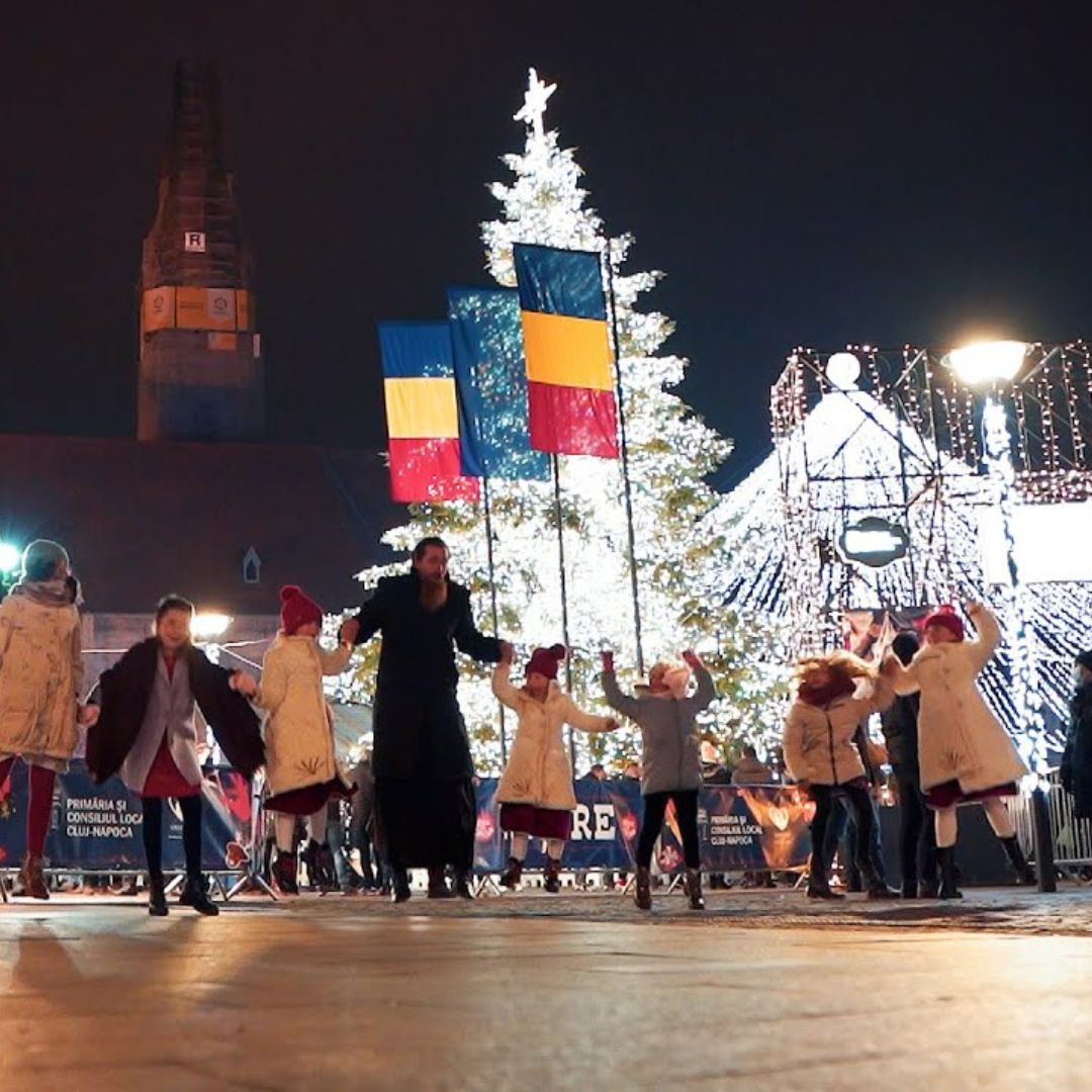 Veniţi, copii din lume | Copii din Cluj | Colind | CREATOR.TV o ...